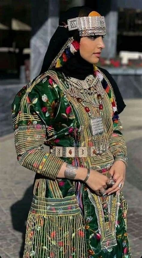 Pin By Aisha Aseery On قط عسيري Traditional Outfits Yemeni Clothes