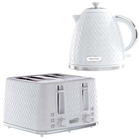 White Argyle Kettle And 4 Slice Toaster Set Daewoo Electricals