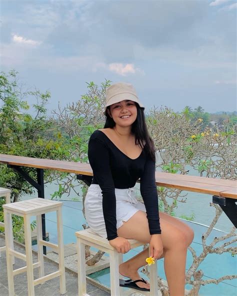 Kavihari Haputhanthris Feet