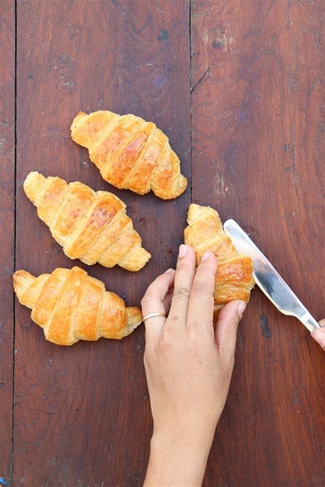 Premium Photo Hand Cutting Croissant