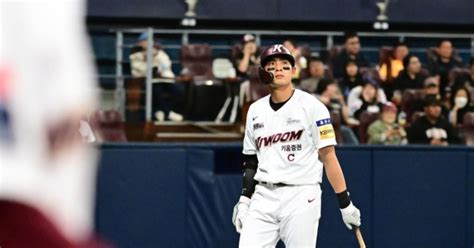 5년만의 6타석 침묵 불안한 이정후 타격왕 시즌도 시작은 2할 타율이었다