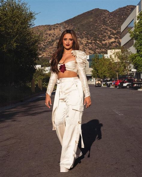 Aneka Gaya Selebriti Pakai Cargo Pants Dari Gaya Kasual Lisa Blackpink Hingga Sporty Ala Becky G