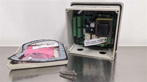Rosemount 1055 01 10 24 Conductivity Analyzer Analytical Solu Comp Ii