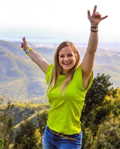 7 Potret Cantik Sofia Jirau Model Down Syndrome Pertama Victorias Secret Foto 1