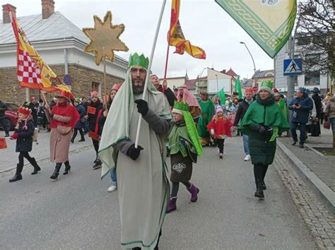 Orszak Trzech Króli W Sanoku Pantomima Występy I Konkursy Sanok