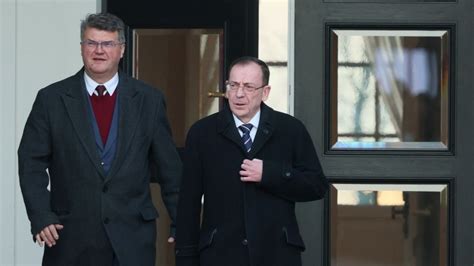 Piękny Andrzej Zadbał O Mariusza I Macieja Mogli Sobie Zamawiać Jedzenie I Napoje Do Apartamentu