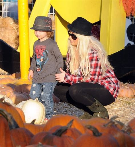 Christina Aguilera Takes Son Max To The Pumpkin Patch Celeb Baby Laundry
