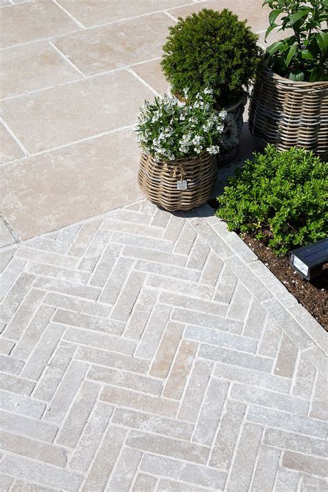 Dijon Tumbled Limestone Outdoor Paving Quorn Stone Vorgarten