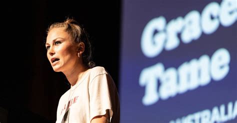 Standing Ovation For 2021 Australian Of The Year Grace Tame At University Of Wollongongs