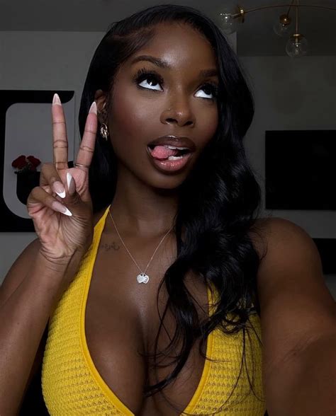 Peace Sign Pose Black Women Peace Sign Pose Reference Wigs Dark Skin