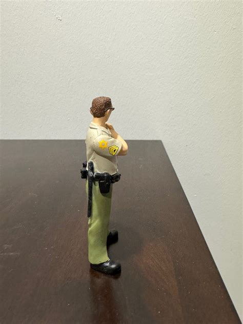 1 18 Police Officer Calling Backup Hobbies And Toys Toys And Games On