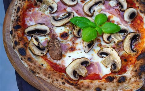 Thunfisch Pizza Mit Zwiebeln Bbqpitde
