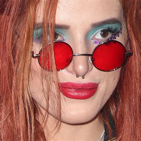 Bella Thornes Makeup Photos And Products Steal Her Style