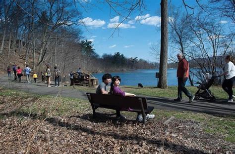 Melhor De 10 10 Imagens Do Quotidiano Do Fotógrafo Sul Coreano June Com A Sua Boneca Sexual Eva