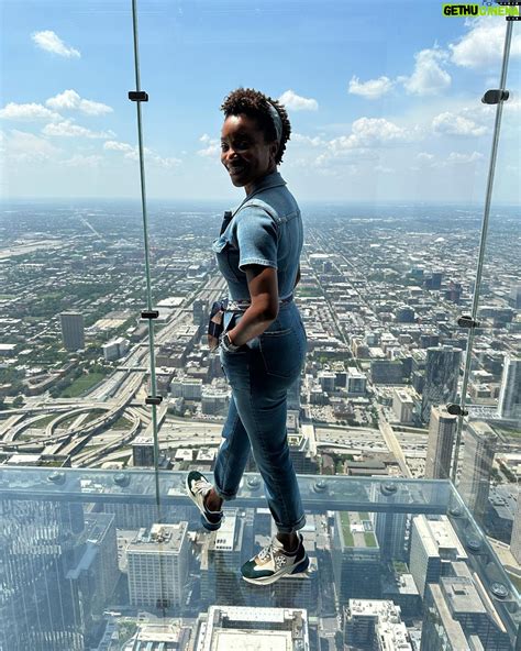 Heather Headley Wiki Biography Age Gallery Spouse And More