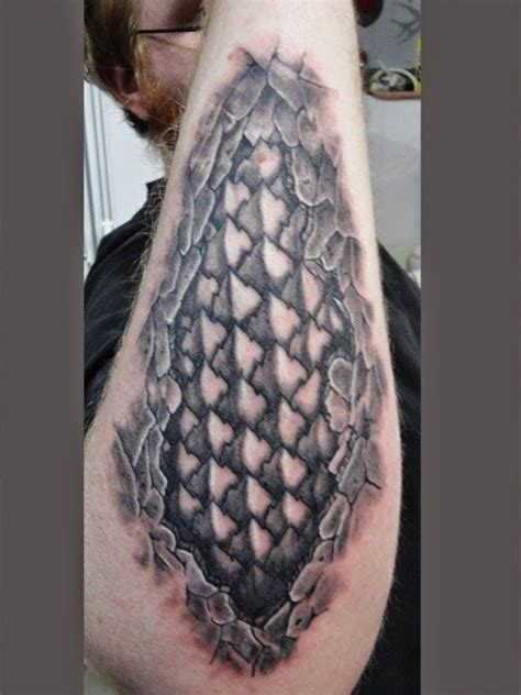 Pin By Olga Bar On Tattoos Scale Tattoo Armor Tattoo Dragon Sleeve