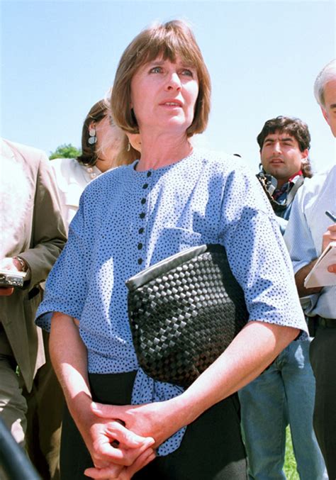 Lee Harvey Oswald Widow Convinced Late Husband Did Not Kill President John F Kennedy Report