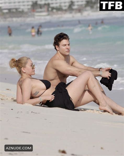 Shanna Moakler Looks Stunning In A Bikini As She Kisses Her Boyfriend