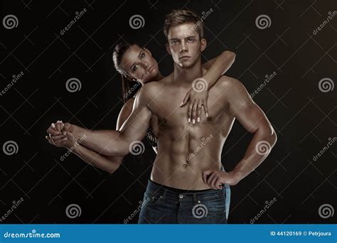 Seksowna Para Pi Kna Kobieta Trzyma Mi Niowego M Czyzna Odizolowywaj Cy Dalej Obraz Stock