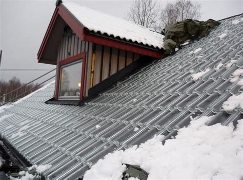 El Maestro De Obras Xavier Valderas Las Tejas De Vidrio