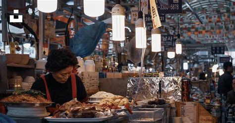 시장에 앉아있는 여성 클로즈업 사진 사진 Unsplash의 무료 대한민국 이미지