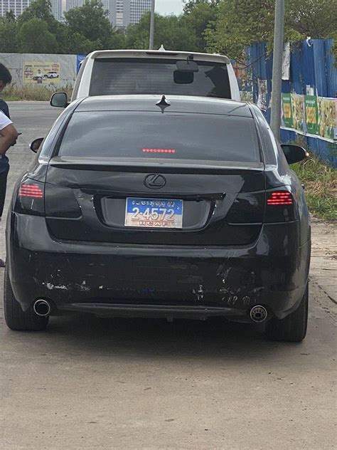 ជនជាតិចិន ជិះរថយន្ត ពាក់ ផ្លាកលេខ «ខេមរភូមិន្ទ បង្កគ្រោះថ្នាក់ ចរាចរណ៍អត់ដោះស្រាយ បែរ ជា យក