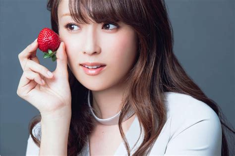 Nao Kanzaki And A Few Friends Kyoko Fukada Magazine Scans And Uniglo Promo Event Pics Video