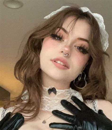 Hanna Uwu 🏳️‍🌈 💗💗 Curvy Goth Cute Hairstyles Cosplay Woman