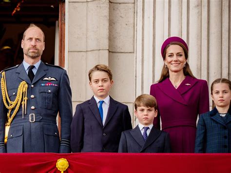 Кралското правило което разделя баща и син Защо принц Джордж може скоро да не пътува с баща си