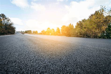 새로운 아스팔트 포장을 압축하는 진동 아스팔트 롤러 콤팩터 도로 서비스는 고속도로를 수리 0명에 대한 스톡 사진 및 기타 이미지 0명 개발 건설 산업 Istock