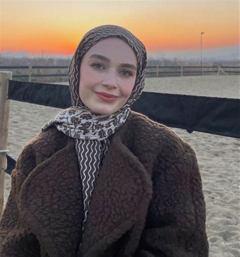 habsik adlı kullanıcının Стиль panosundaki Pin | Mütevazı kıyafetler ...