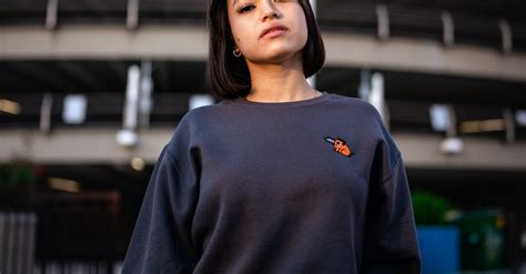 집 밖의 거리 스타일 거리 패션 검은 머리 도시 도시 경관 도시 배경 도시 설정 도시 전경 도시 초상 도시의 도시의 분위기 도시의 삶 도심 모델