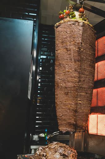 터키 도너 케밥 길거리 카페 또는 레스토랑에서 구운 고기 고기에 대한 스톡 사진 및 기타 이미지 고기 구이 구이 디너 Istock