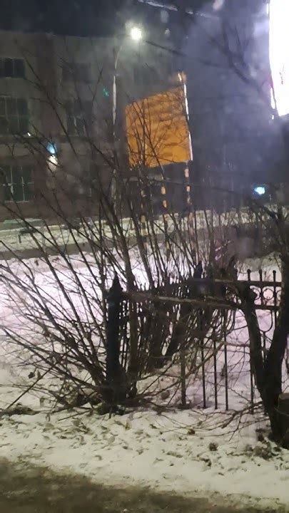 девушка провожает друга и машет рукой и я ей всегда машу доброта спасёт мир ️ Youtube