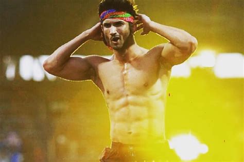 होली पर लोगों को आई सुशांत सिंह राजपूत की याद वायरल हो रहा जैकलीन के साथ डांस वाला Video