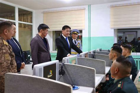 Монгол Улсын Ерөнхийлөгч У Хүрэлсүх Зэвсэгт хүчний 330 дугаар ангид