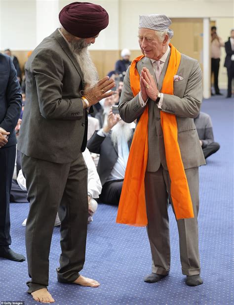 King Charles Gets Egged For The Second Time This Month Amid Walkabout Daily Mail Online