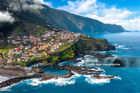 마데이라 섬의 항공 전망 육지와 바다의 만남 세이살 마데이라 포르투갈 마데이라에 대한 스톡 사진 및 기타 이미지 마데이라 포르투갈 뽀르뚜 모니스 Istock