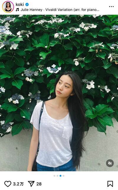 Kōkitシャツ＆デニム姿で美貌爆発！アジサイに囲まれたオフショットにsns注目 1か月あたりのファッション＆美容費用も紹介 2ページ目 Limo くらしとお金の経済メディア
