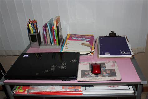 Clear Out The Clutter Kid S Desk The Sensible Mom