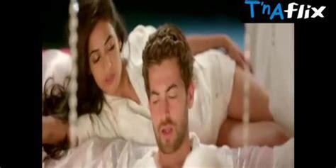 Sonal Chauhan Breasts Thong Scene In 3g A Killer Connection