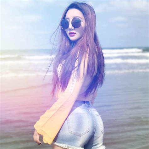 ကြည်‌့မိသူရူးသွားမယ်‌့ကဖားကန်‌့သူ‌လေးဆုအိမ်‌့စံရဲ့ကမ်‌း‌ခြေဓာတ်‌ပုံ‌တွေ Myanmarload