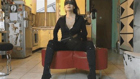 Ti Fumo In Faccia I Smoke In Your Face FEMDOM POV Umiliati Offesi Italian Story