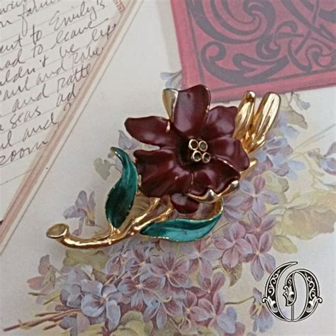 Винтажная брошь цветок 1960 х 🌺 ⠀ Украшение выполнено из ювелирного сплава золотого цвета