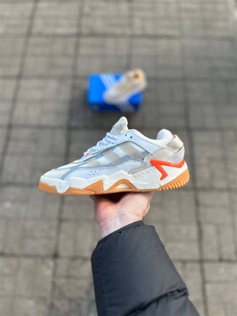 Кросівки Adidas Netball — ціна 1890 грн у каталозі Кросівки Купити жіночі речі за доступною