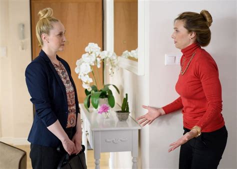 Na Wspólnej Senator Uznany Za Wzór Cnót I Ostoję Wartości A Bije Syna Świat Seriali W