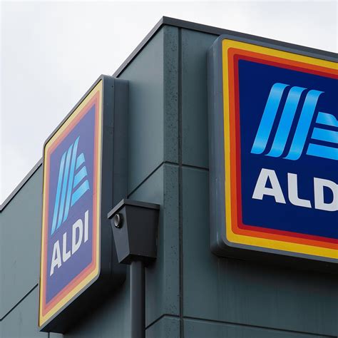 Amanda Peet On How She Approaches Shooting Sex Scenes At Parade