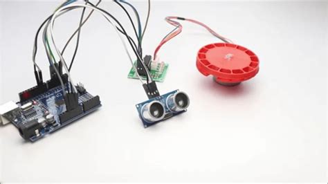 基于 Arduino 和超声波传感器制作喂鱼机 趣无尽