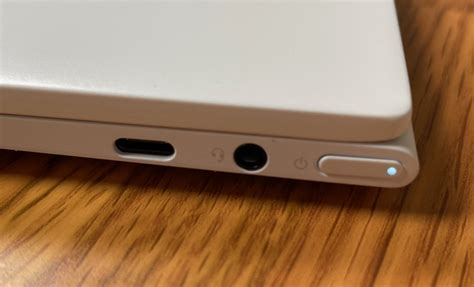 Lenovo Yoga Slim I Carbon Inch Laptop Review Looks And Performance Tech Guide