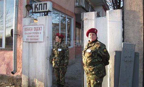 Военнослужещи от Сухопътните войски оказват помощ в разчистването на Враца